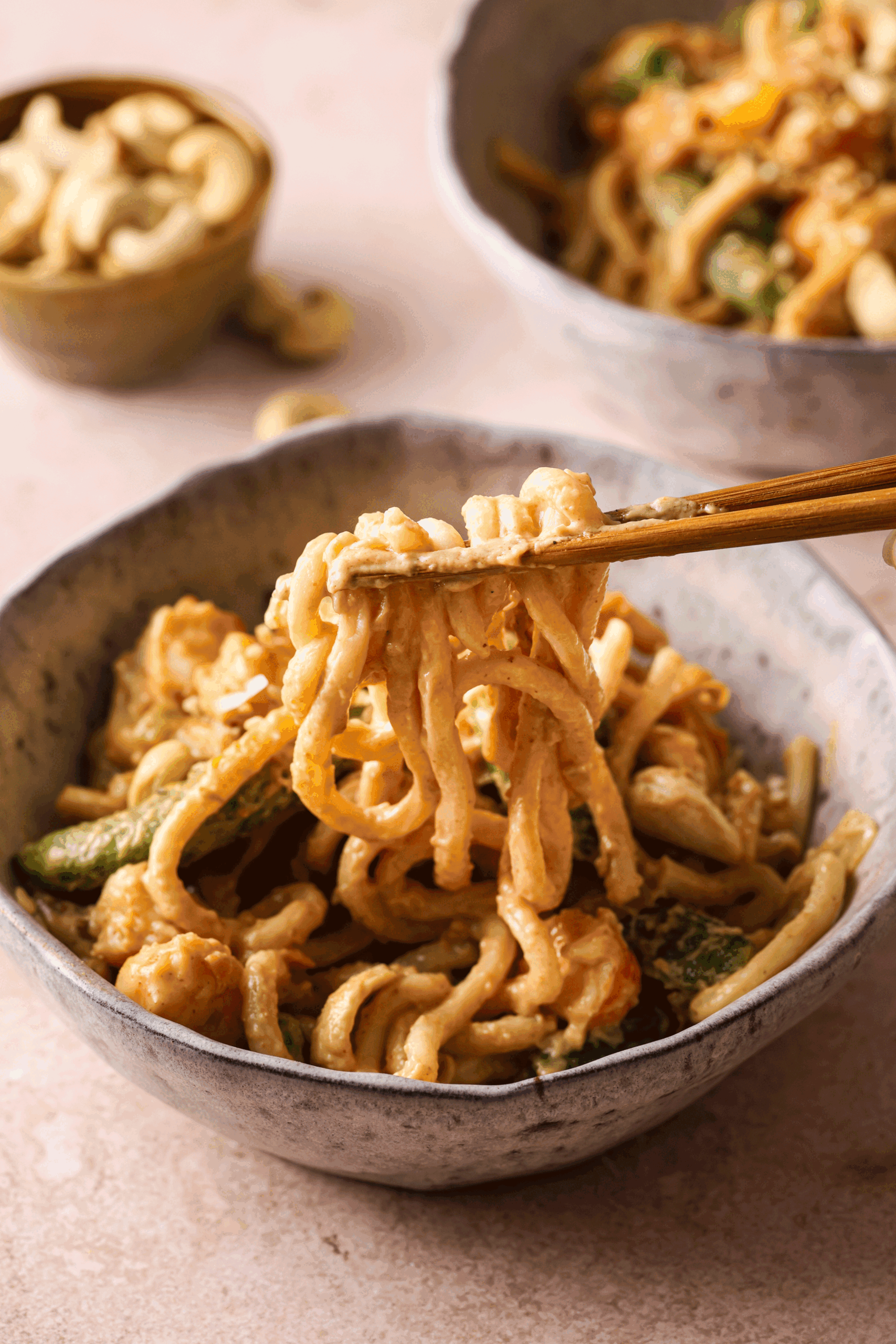 Nouilles udon aux crevettes sauce satay - jemangequoicesoir.fr
